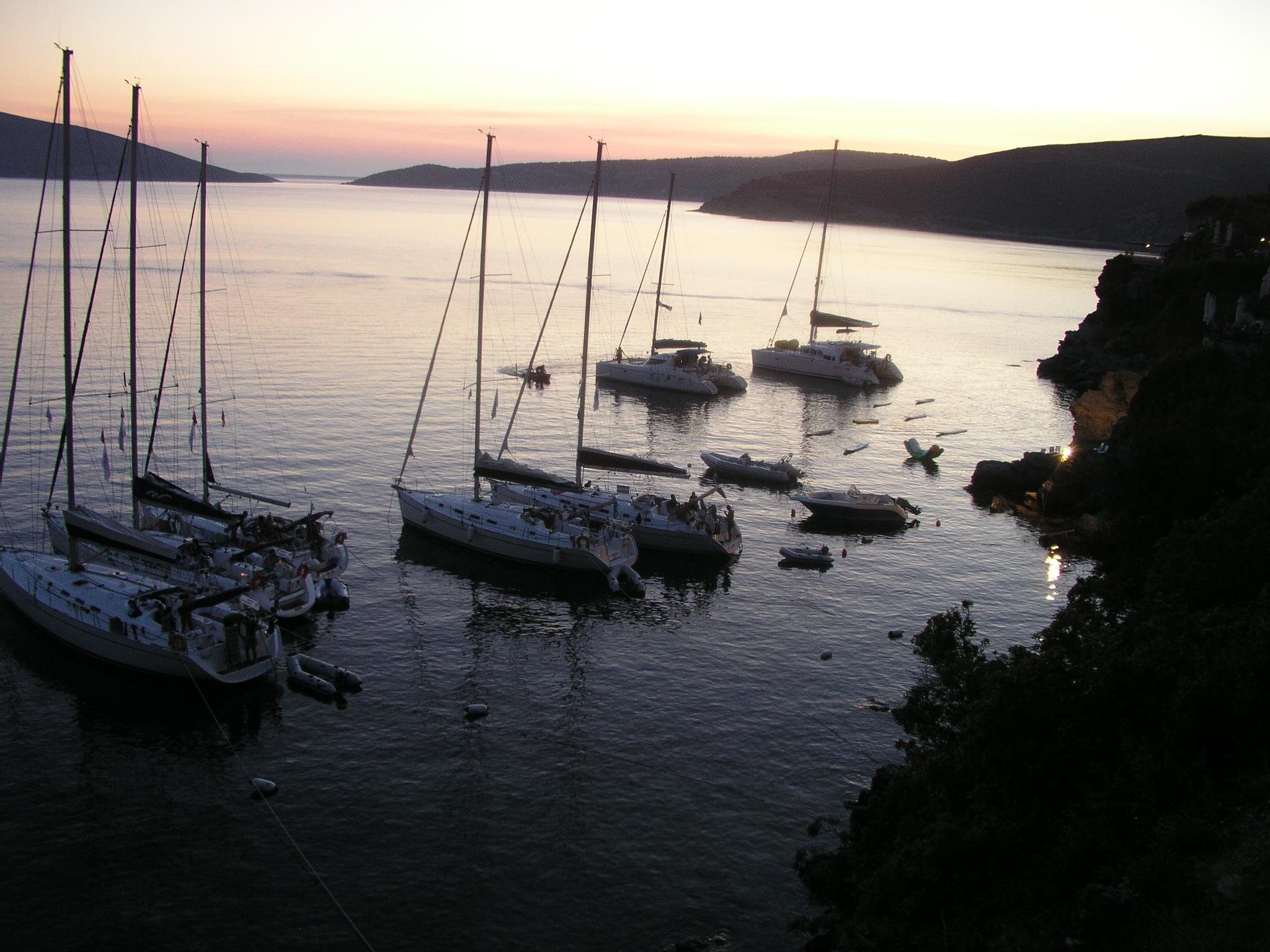 KAVOS Lounge Cafe