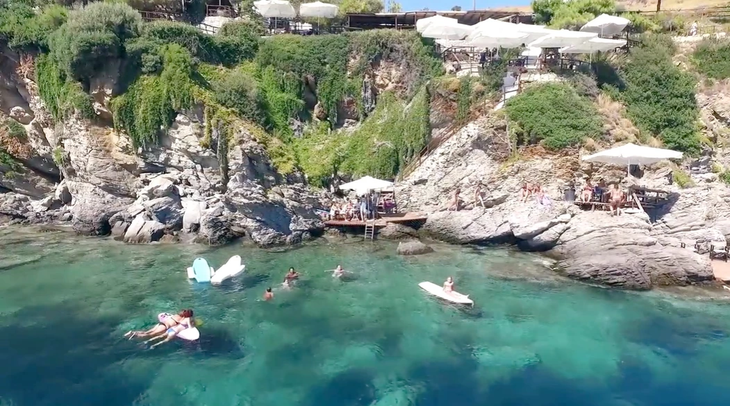 KAVOS Lounge Cafe